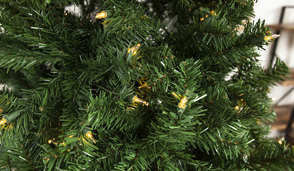 Pre-Lit Artificial Spruce Christmas Tree w/ Incandescent Lights – Best ...